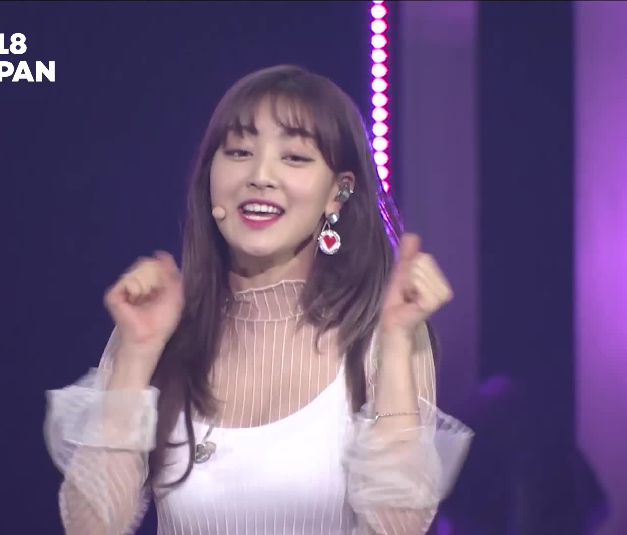 Cheer up baby! | Scrolller