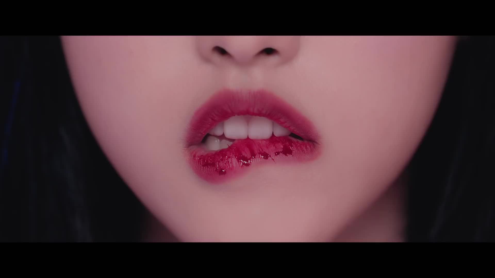 Lip Bite Olivia Hye merthe | Scrolller