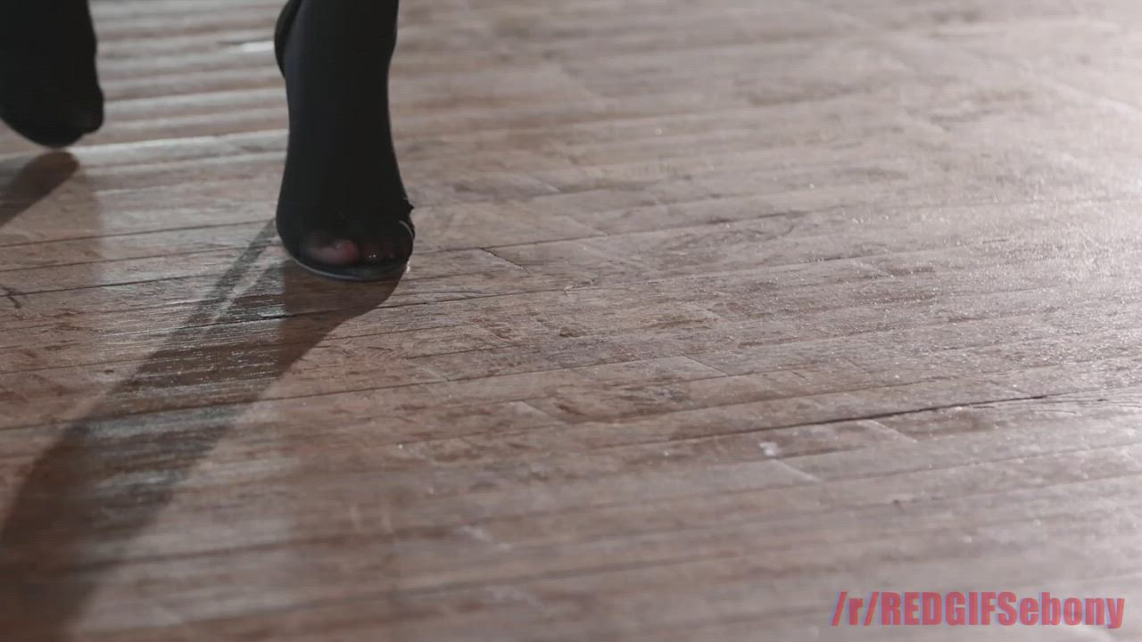 Foxxy lady. | Scrolller