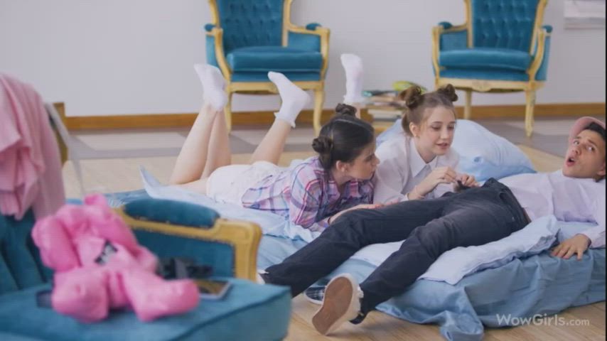 [FFM] Molly Brown, Leah Maus - Slutty mood for a threesome | Scrolller