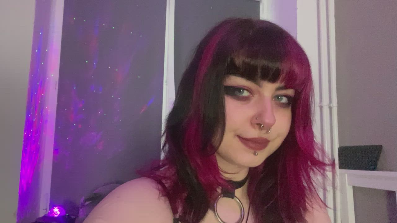 Lemme be your emo girlfriend!! | Scrolller