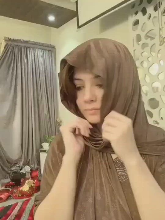 This is how she pleases hindu master. Her smile at the end | Scrolller