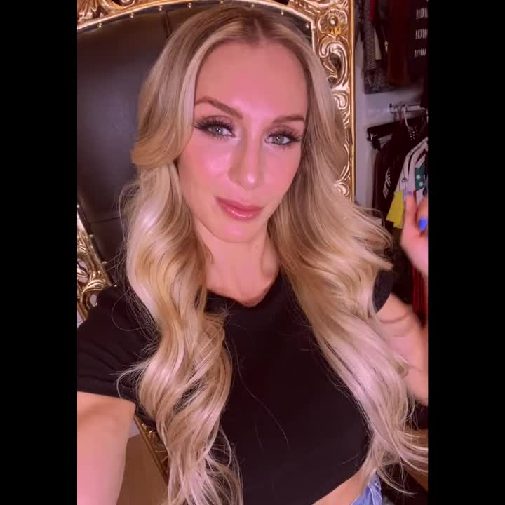 Charlotte Flair | Scrolller