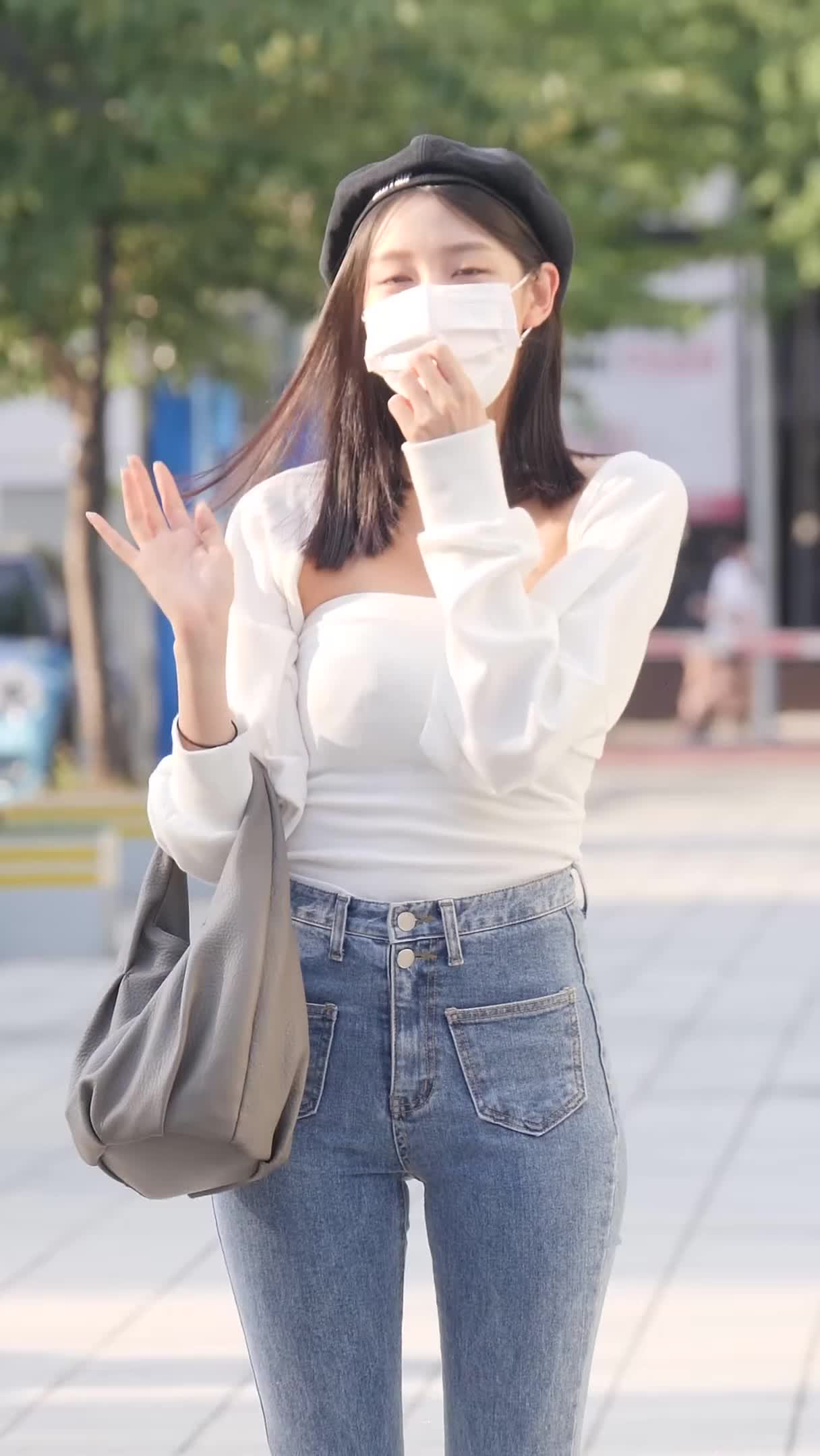 Lovelyz - Yein | Scrolller