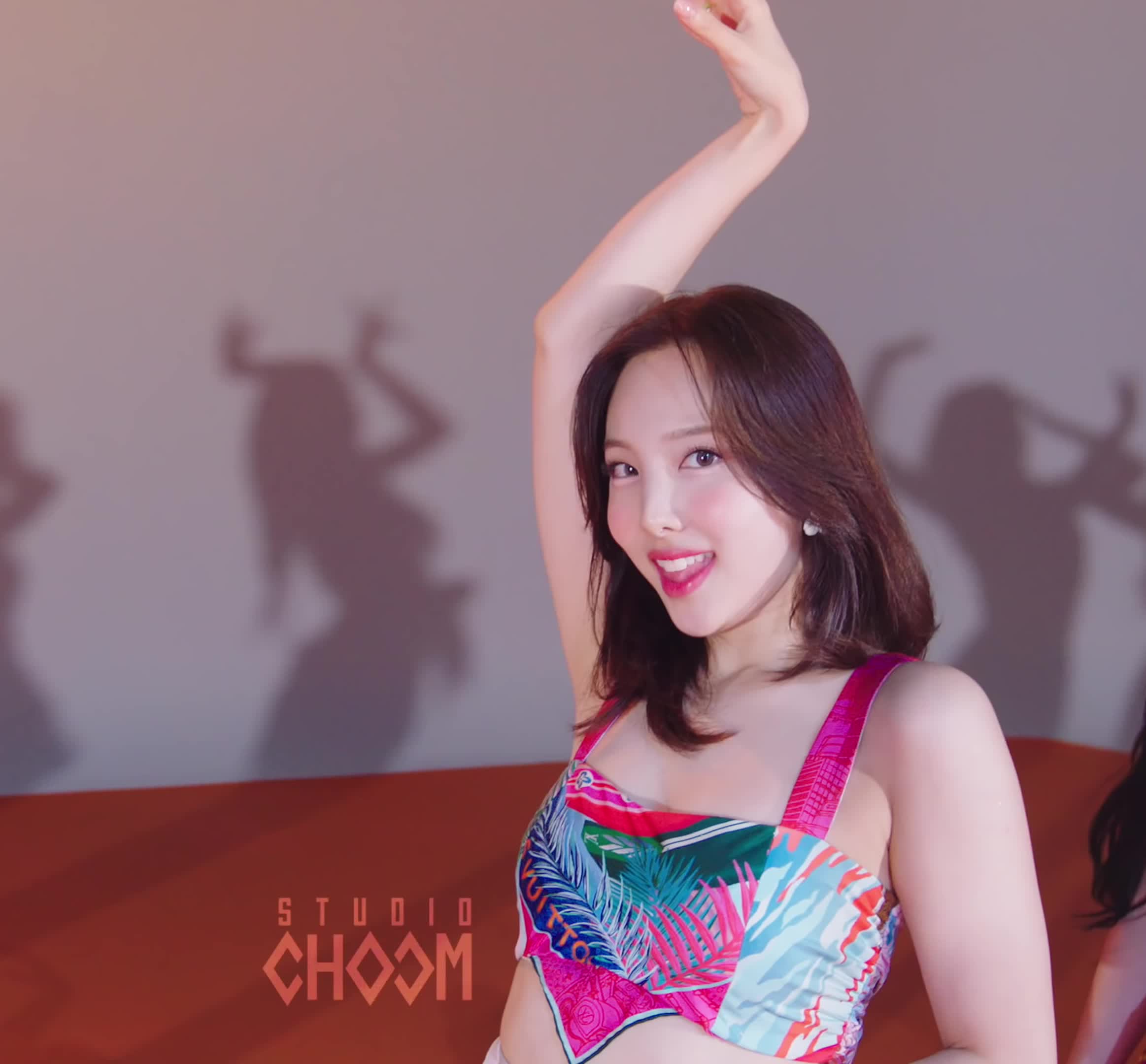 Nayeon | Scrolller