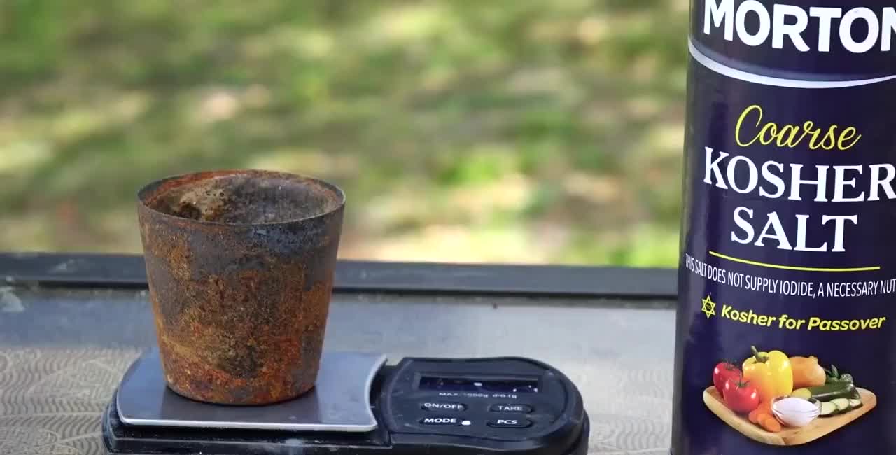 Pouring molten salt into water - Explosion | Scrolller