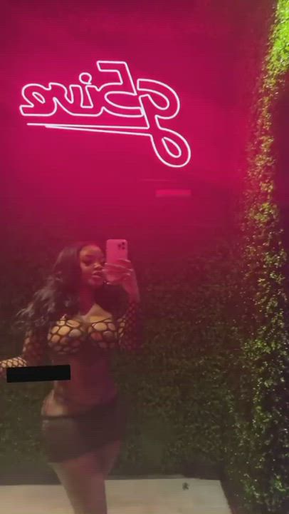 bella mocha | Scrolller