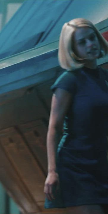 Alice Eve in Star Trek Into Darkness | Scrolller