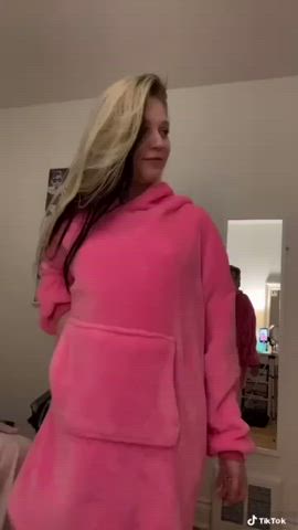 just got verified! should i continue sharing my body? | Scrolller