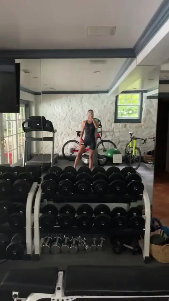 Tight fitting | Scrolller