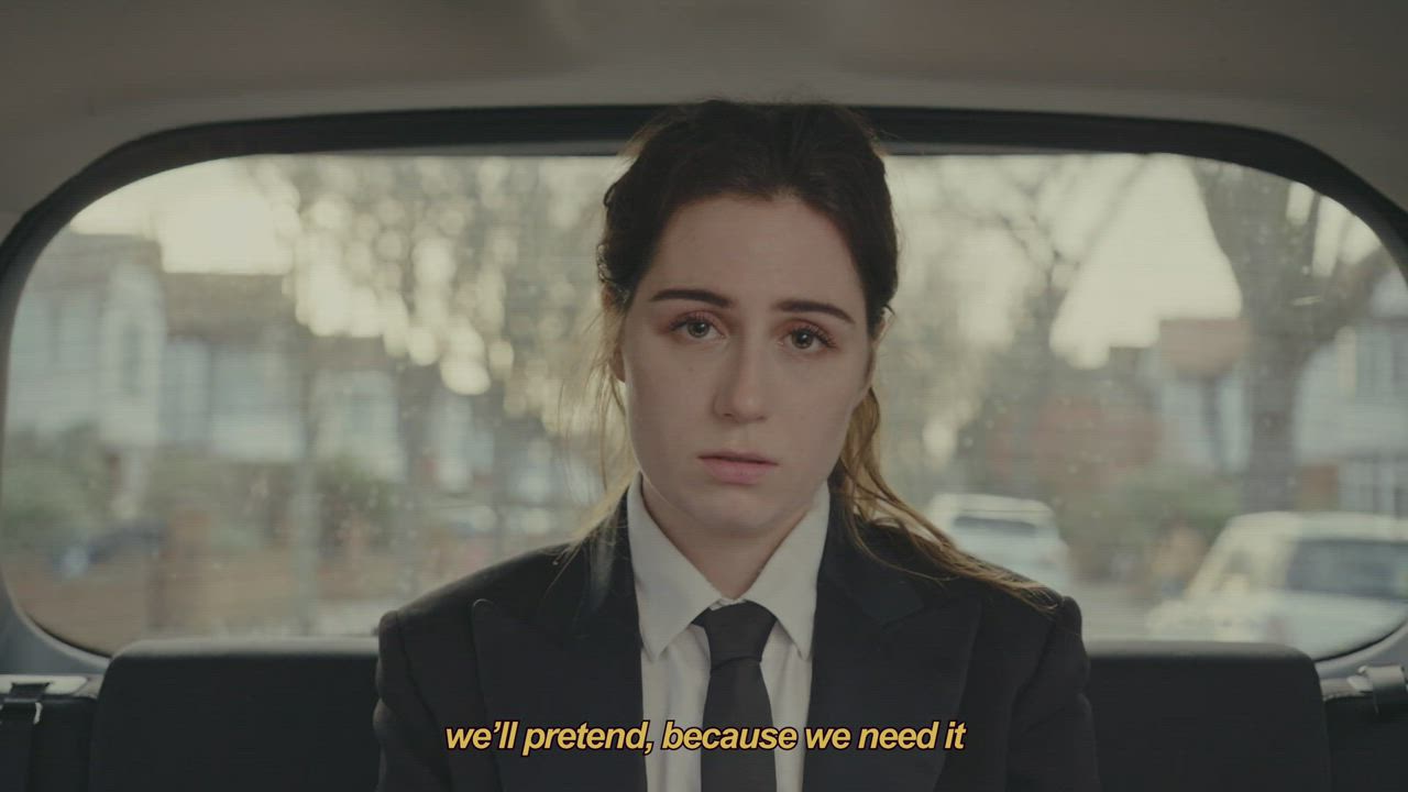 Dodie Clark stripping down | Scrolller