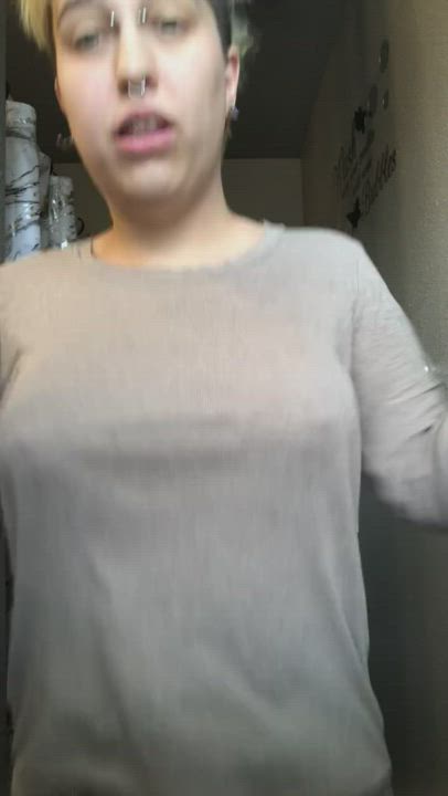 Bouncing bewbs make the world go round | Scrolller