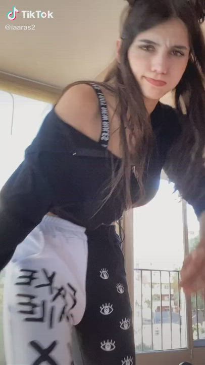 @iaaras2 | Scrolller