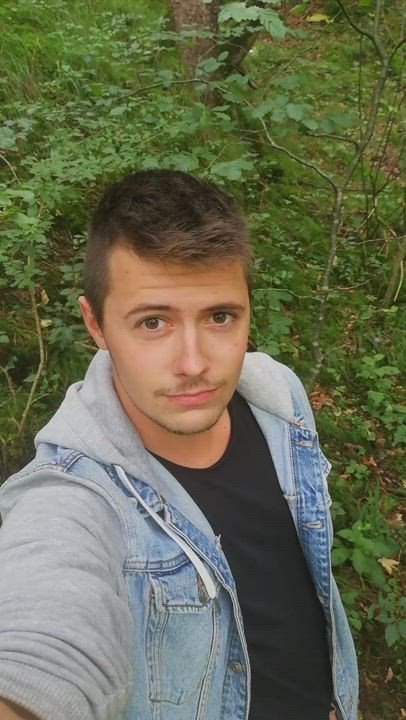 Just felt like having my dick out in this beautiful nature. Love a good breeze on my junk :p ...