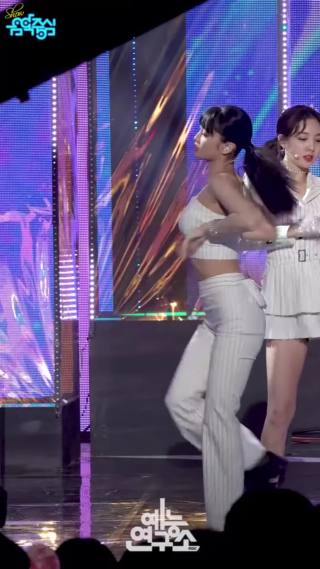 TWICE - Momo | Scrolller