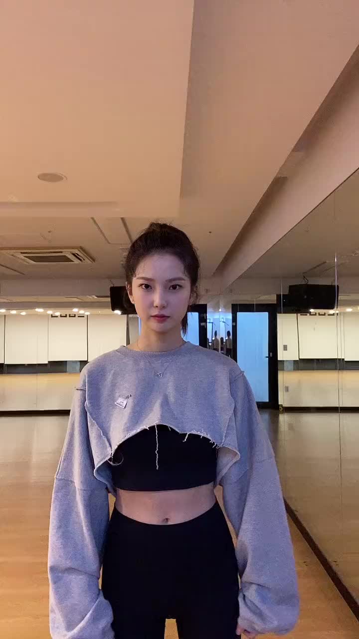 CLC - Yujin | Scrolller