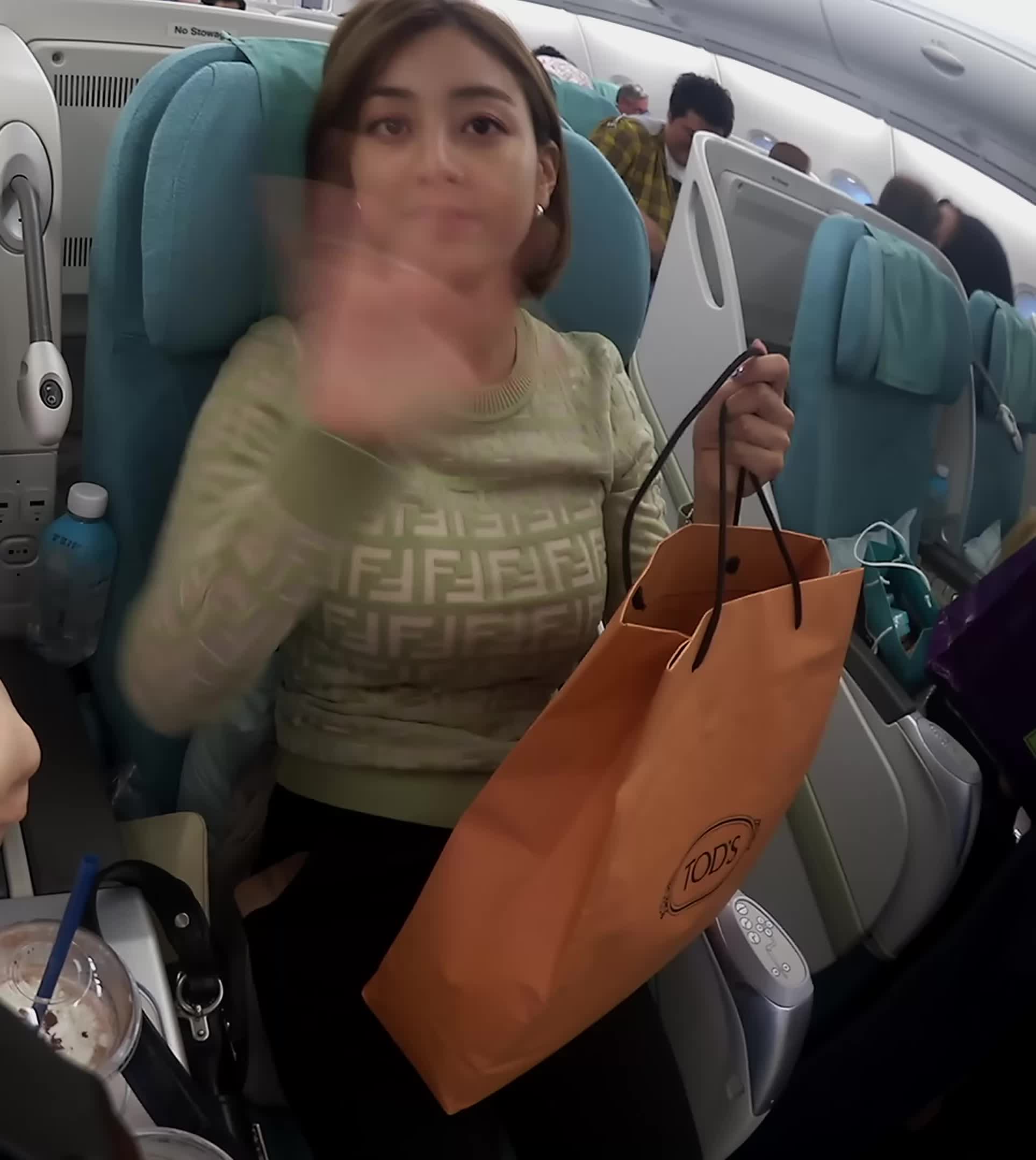 Jihyo - green sweater, waves, airplane | Scrolller