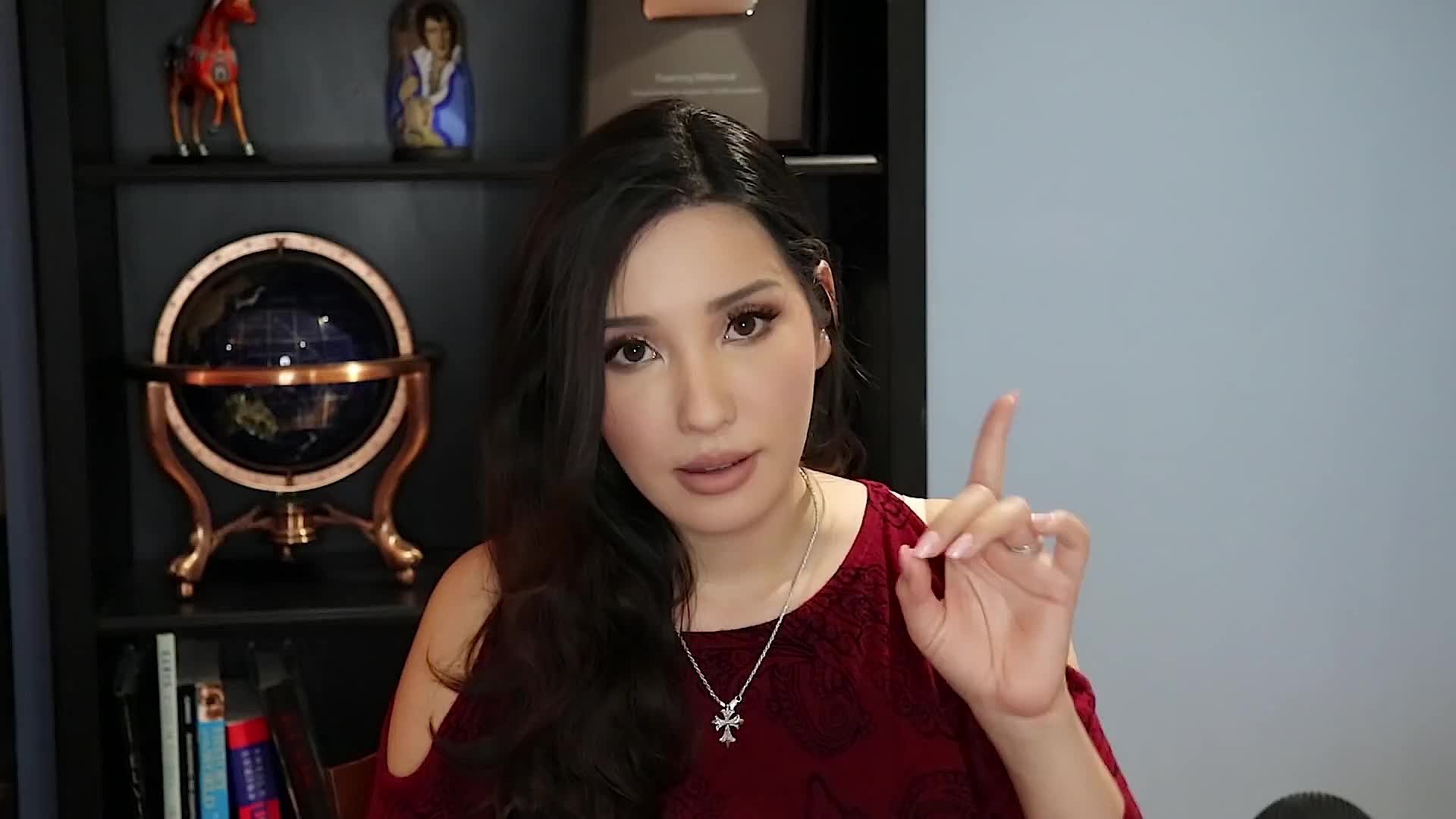 Lauren Chen Fixing Hair | Scrolller