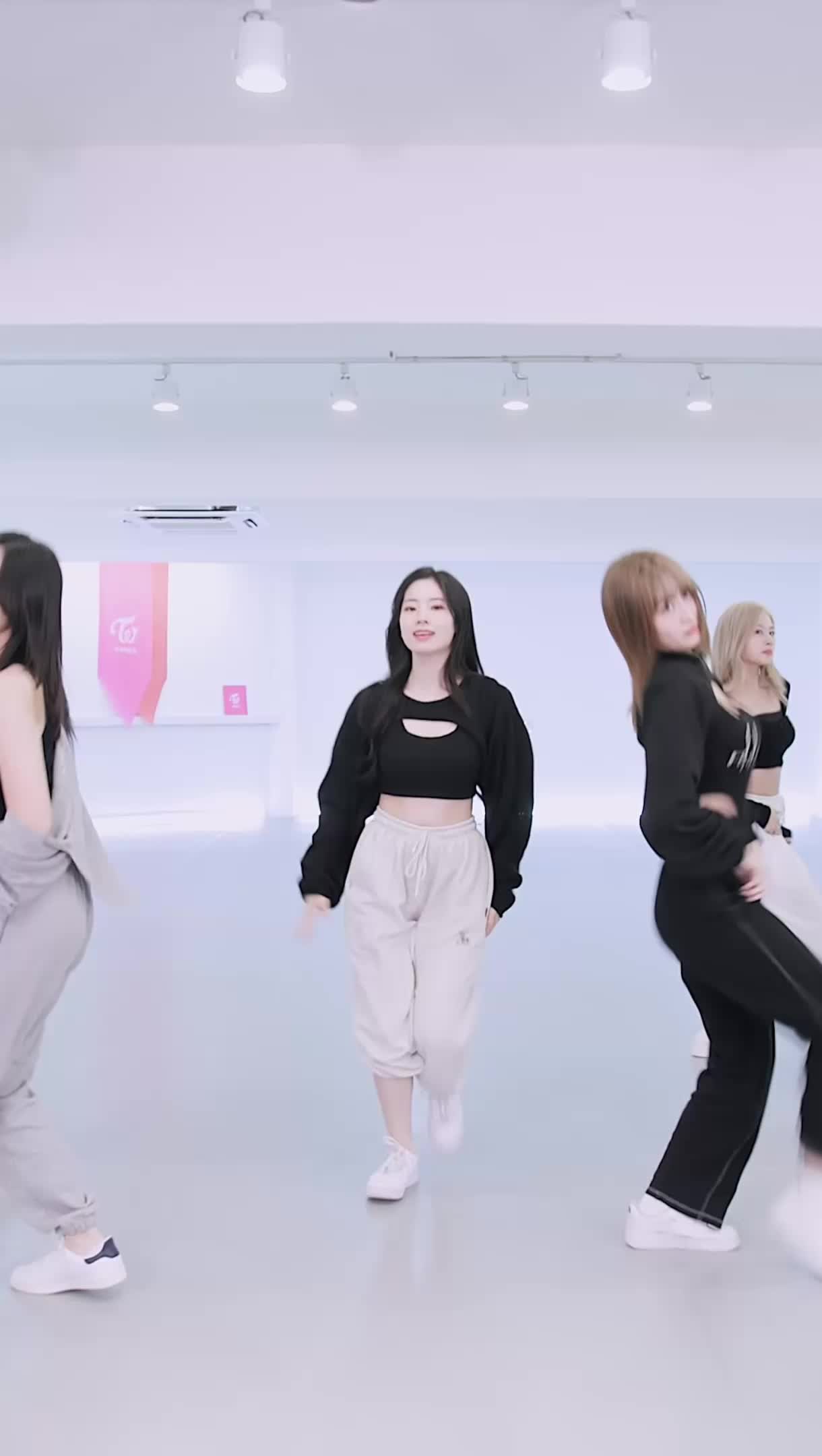 Twice - Dahyun | Scrolller