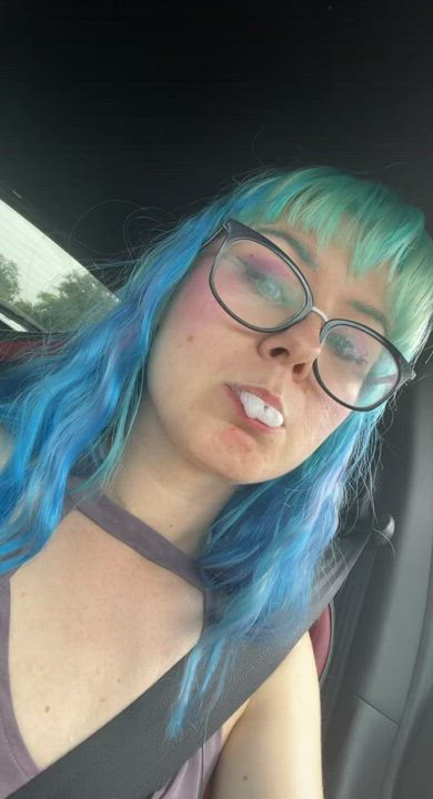 I always get so messy at red lights 🥵 | Scrolller