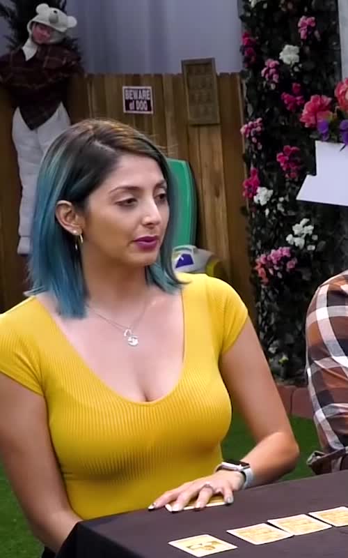 Tiff 💛💛 2 | Scrolller