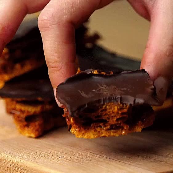 Homemade Crunchie Bars | Scrolller