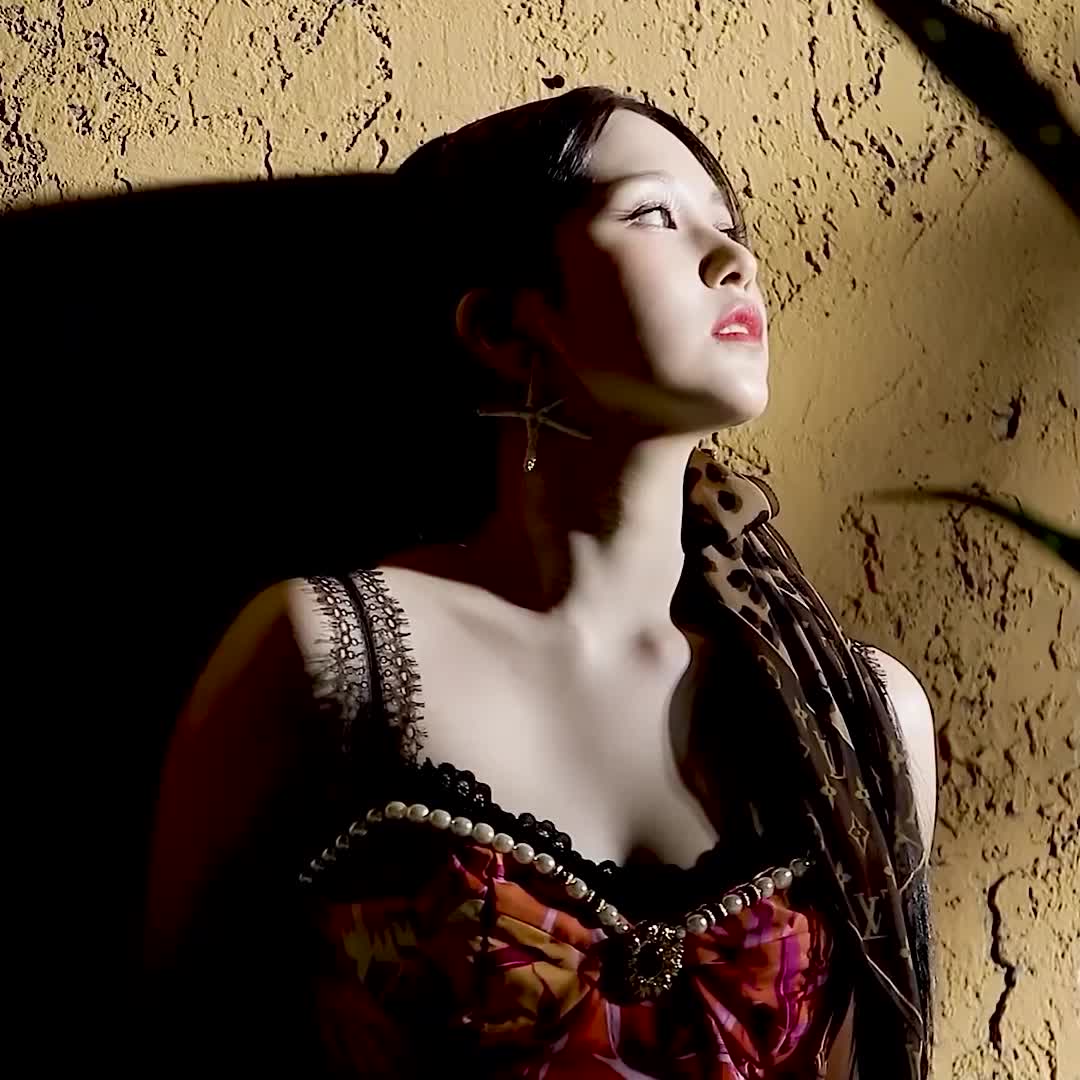 210622 - Breathtaking Mina | Scrolller