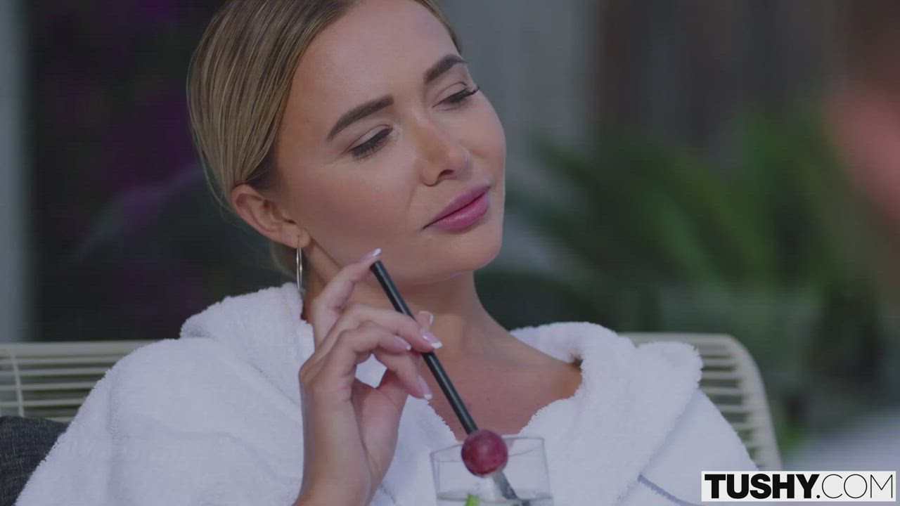 Venera Maxima - Working out the kinks | Scrolller