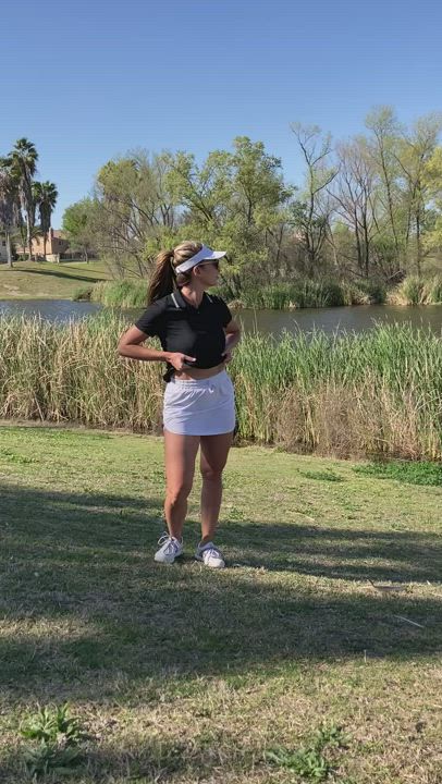 Fun times on the golf course! Happy Monday 😘 | Scrolller