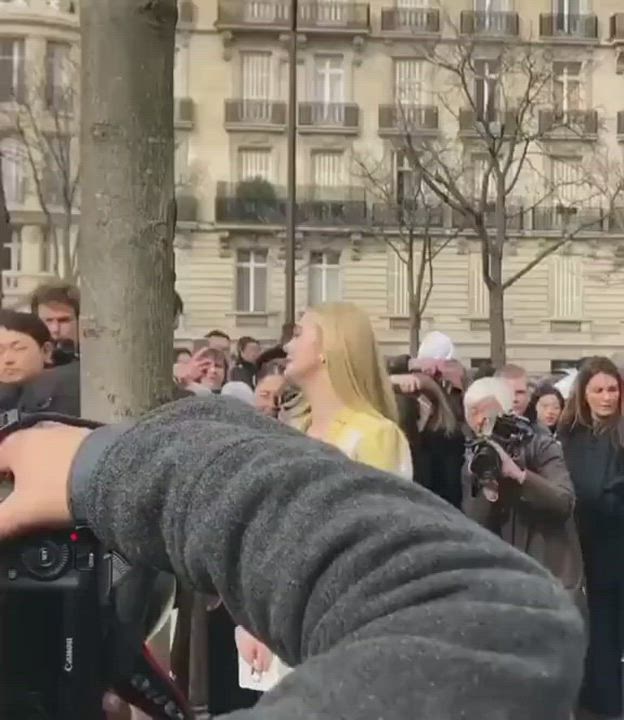 Elle Fanning with a generous view 😏 | Scrolller