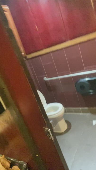 Flashing in the bar bathroom | Scrolller