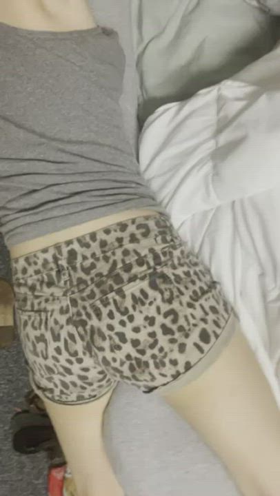 Clit Rubbing Pillow Humping | Scrolller