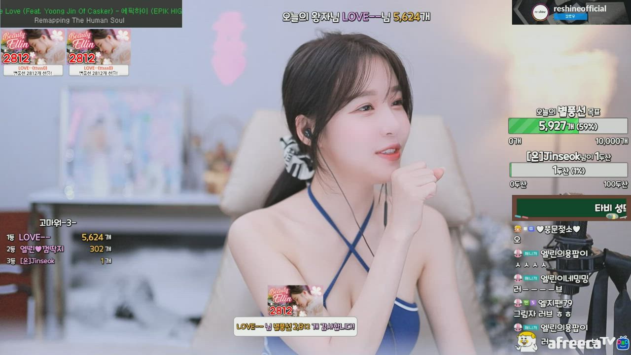 Crayon Pop - Ellin almost Wardrobe Malfunction | Scrolller