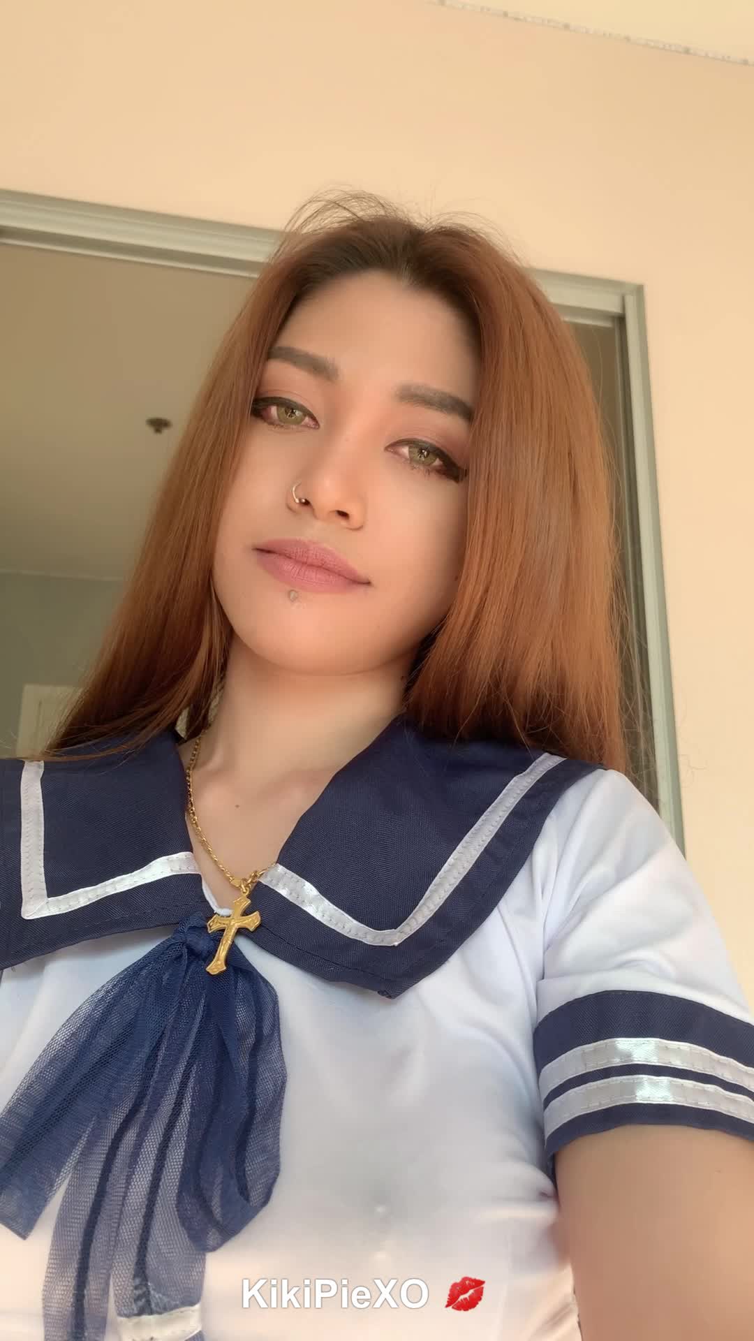 Schoolgirl Kiss 💋 | Scrolller