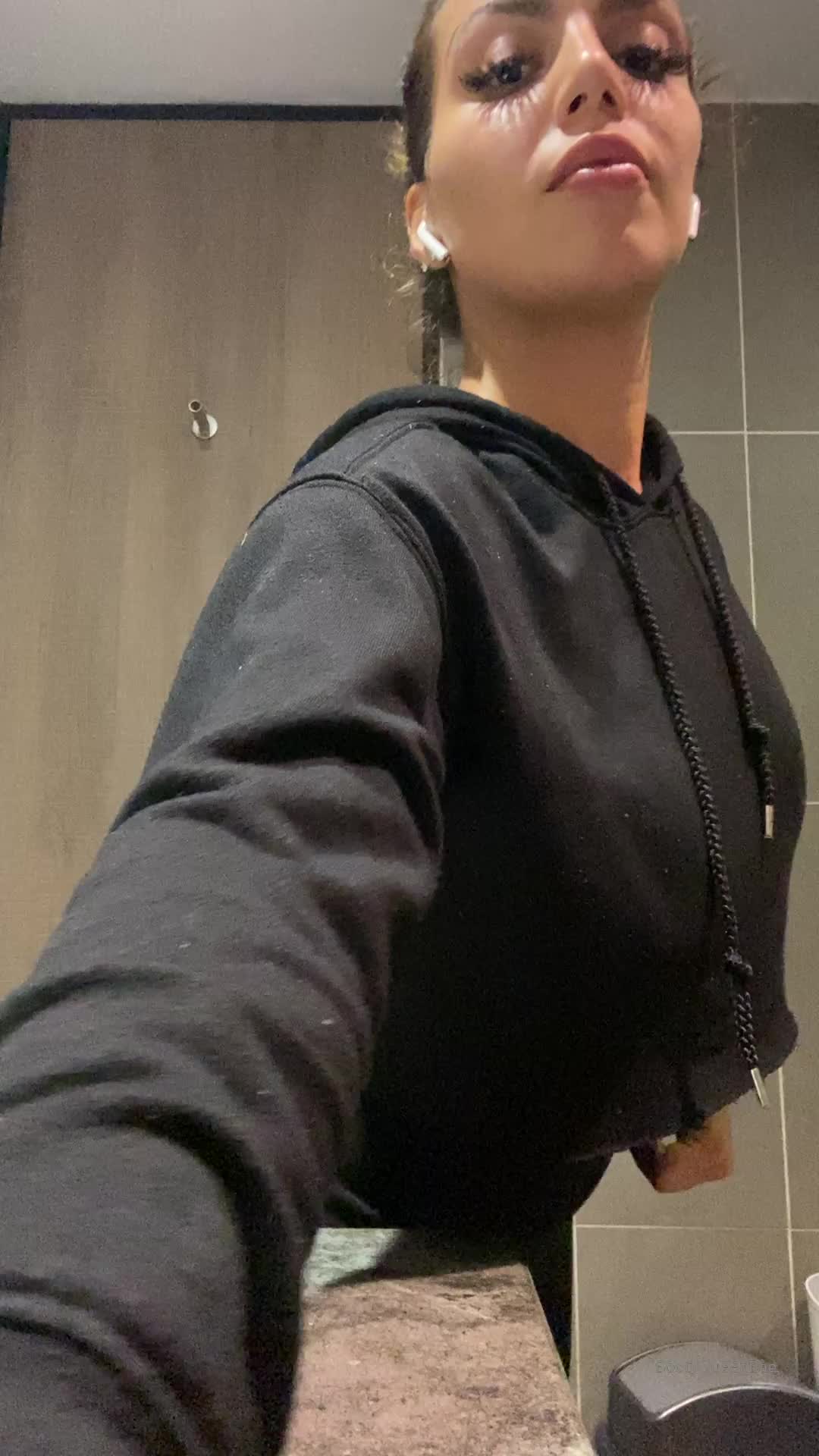 QueenBae | Scrolller