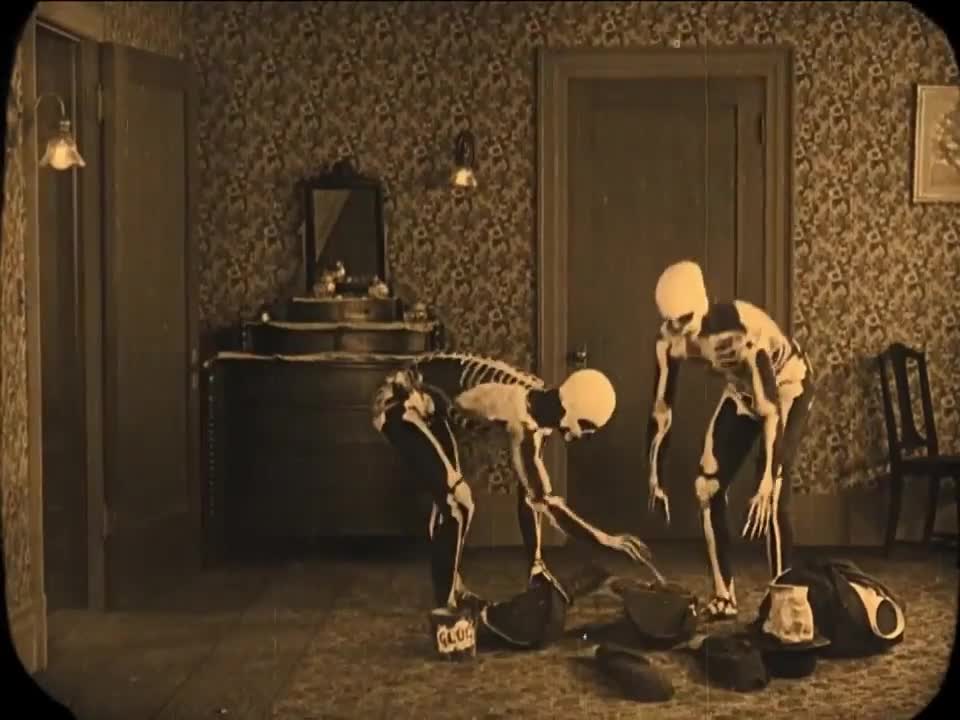 Buster Keaton in The Haunted House (1921) | Scrolller