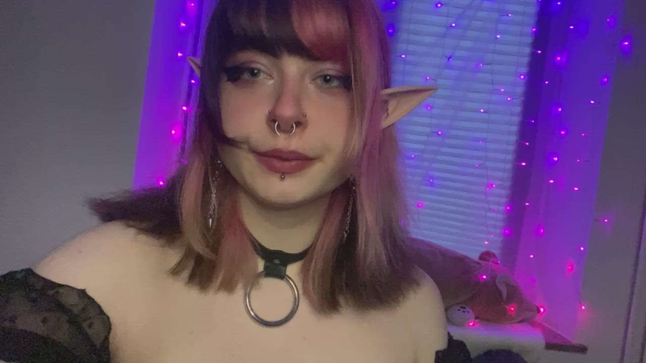 Slutty Elf Girl Showing Off Her Body 👀 Scrolller
