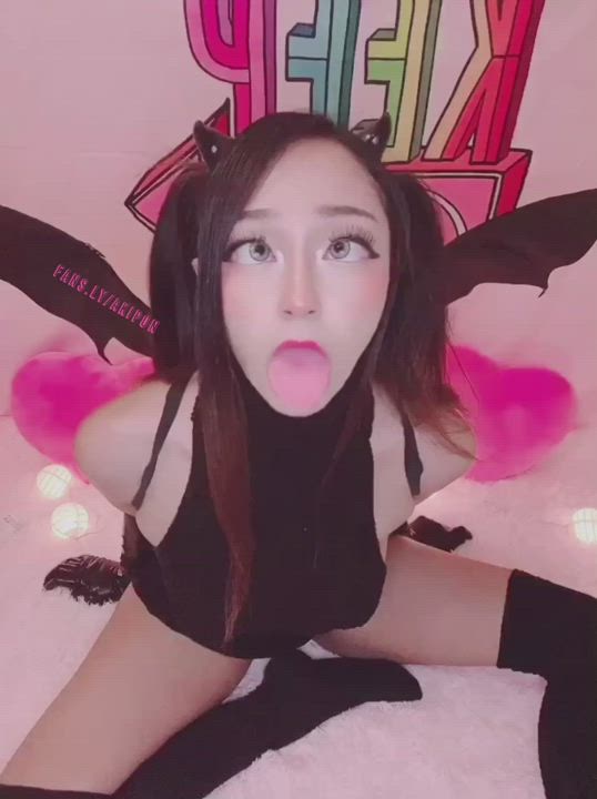 A horny succubus wants your cum 🖤 | Scrolller