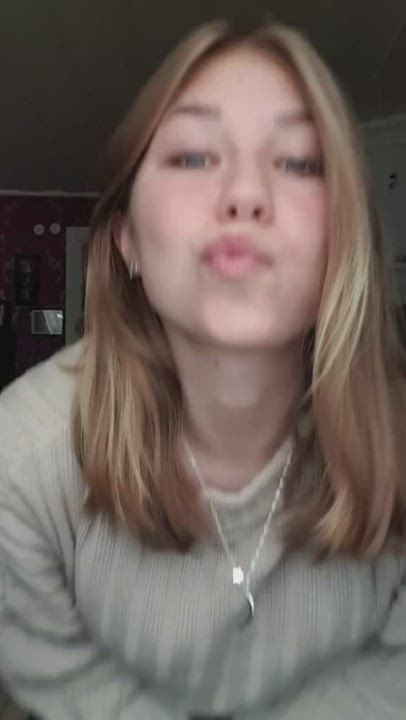 Cute and thicc | Scrolller