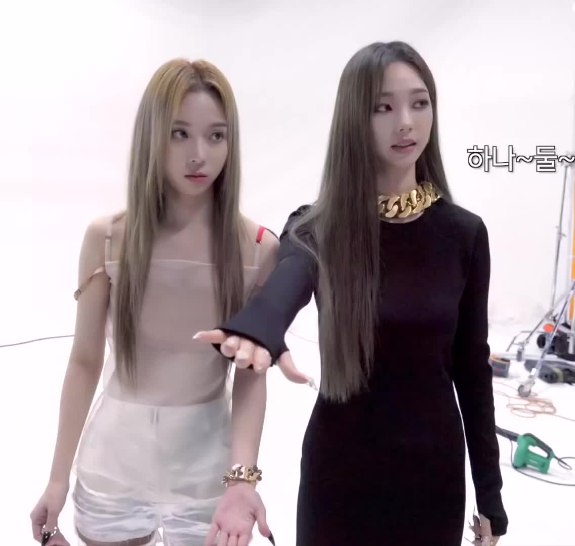 Karina uses the forbidden technique on Winter | Scrolller