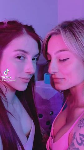 I can't stop kissing her!!! YUMMY! 😻oc | Scrolller