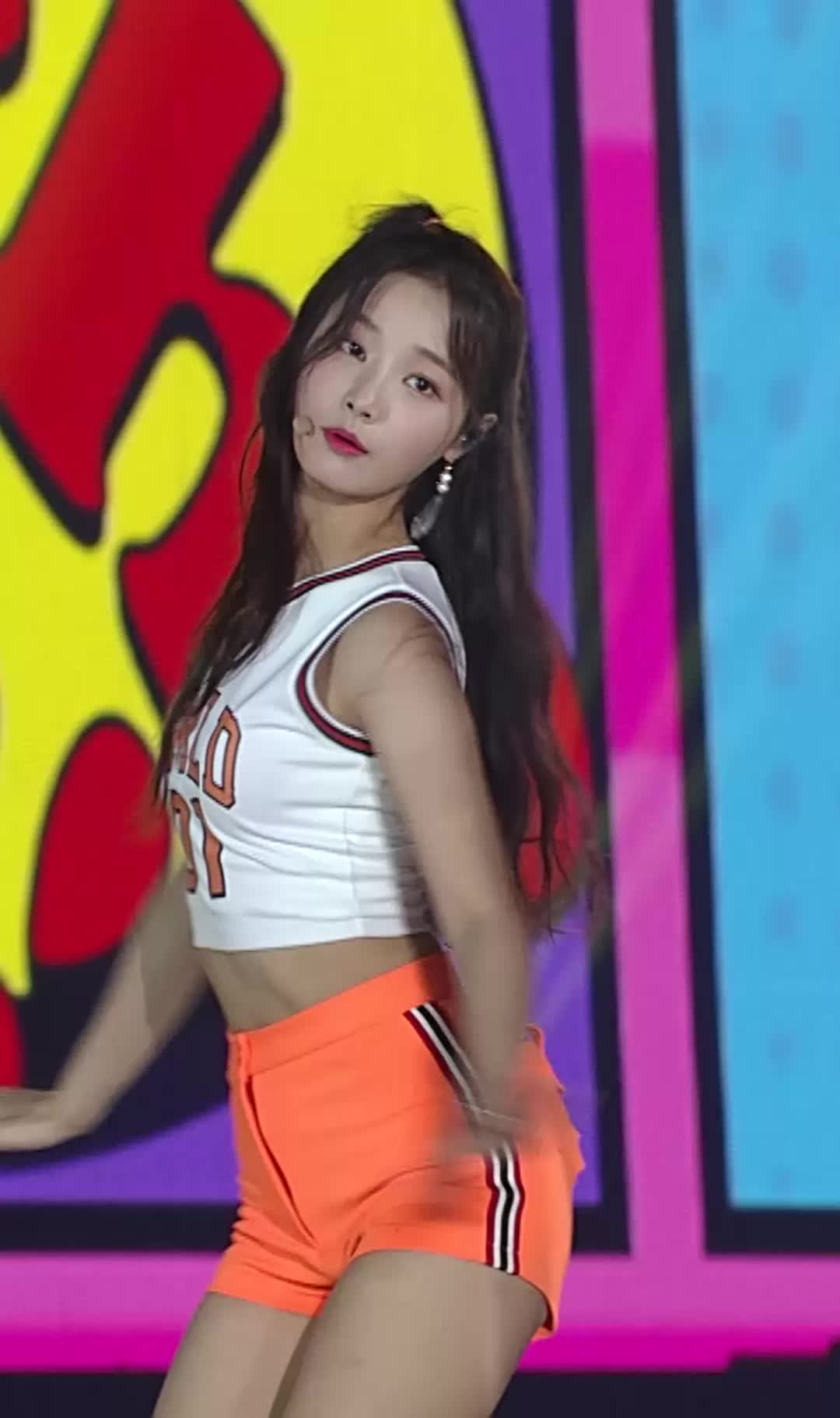 Momoland - Yeonwoo | Scrolller