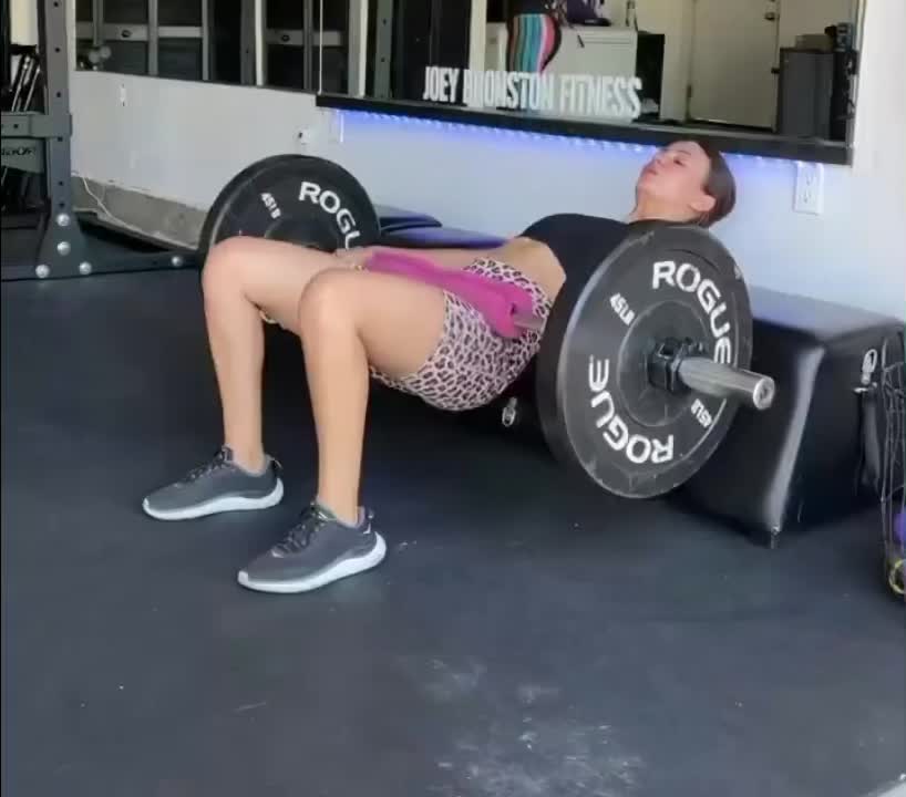 Pumping iron | Scrolller