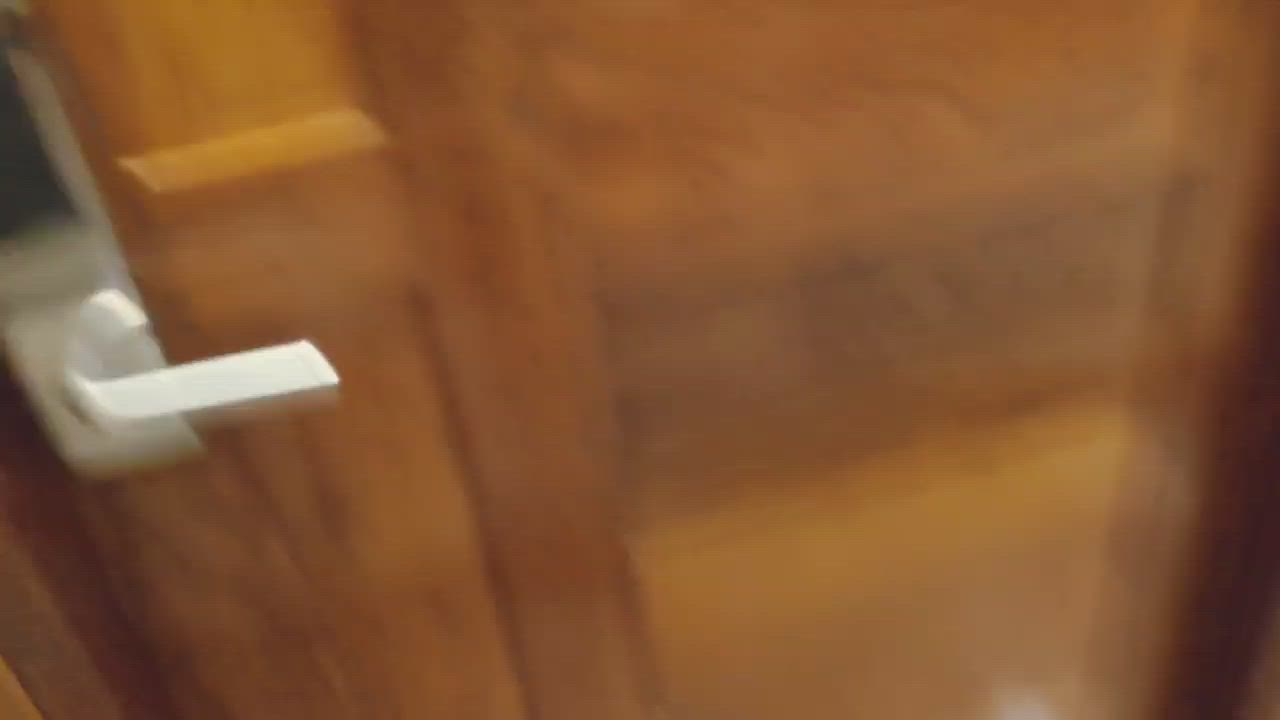 Open door for food delivery | Scrolller