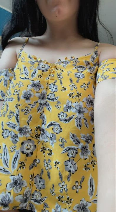 How do I look in yellow? | Scrolller