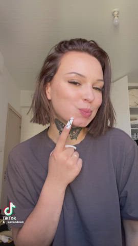 I like how she blows bubblegum | Scrolller