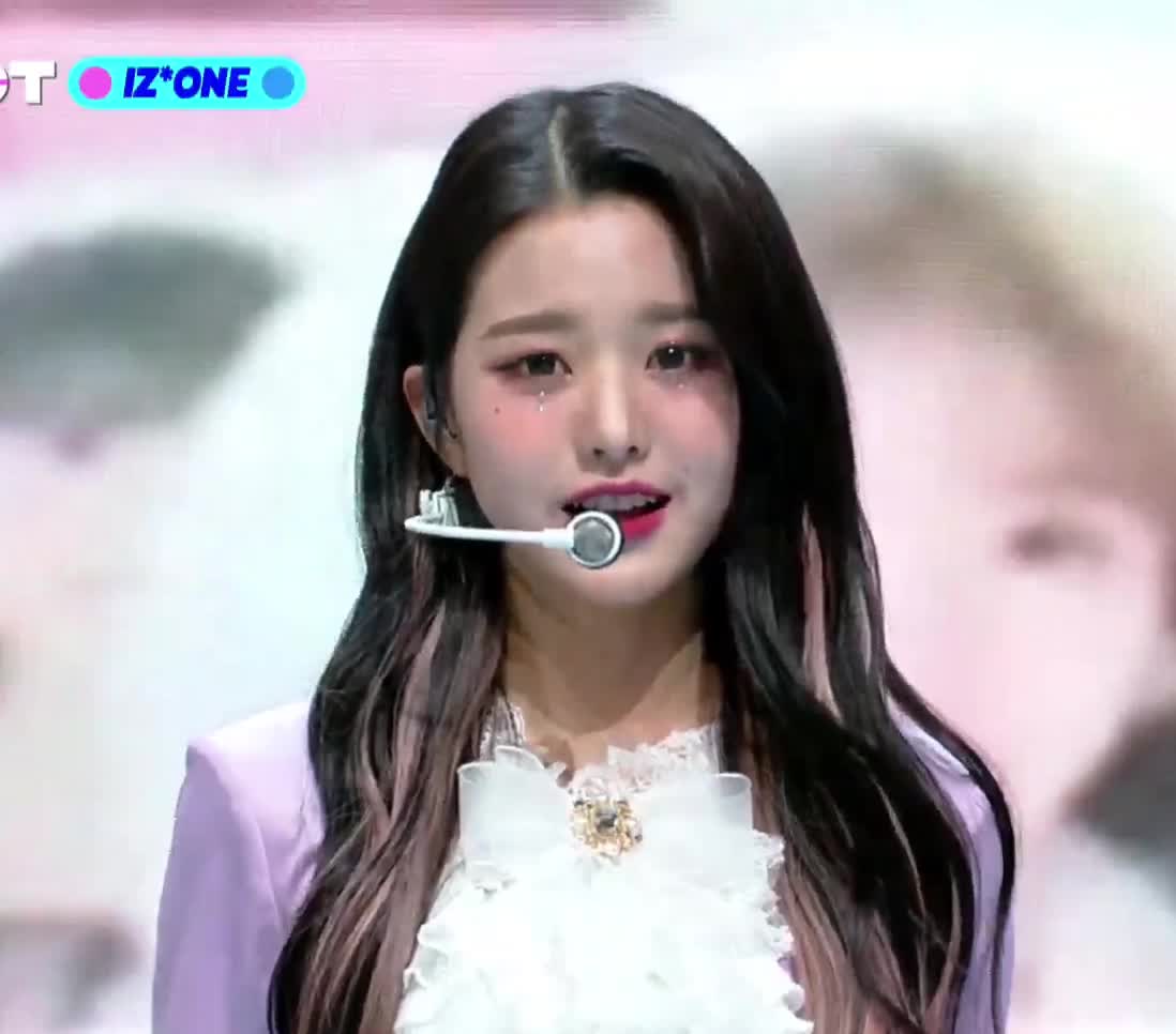 Wonyoung Adorable Pout | Scrolller