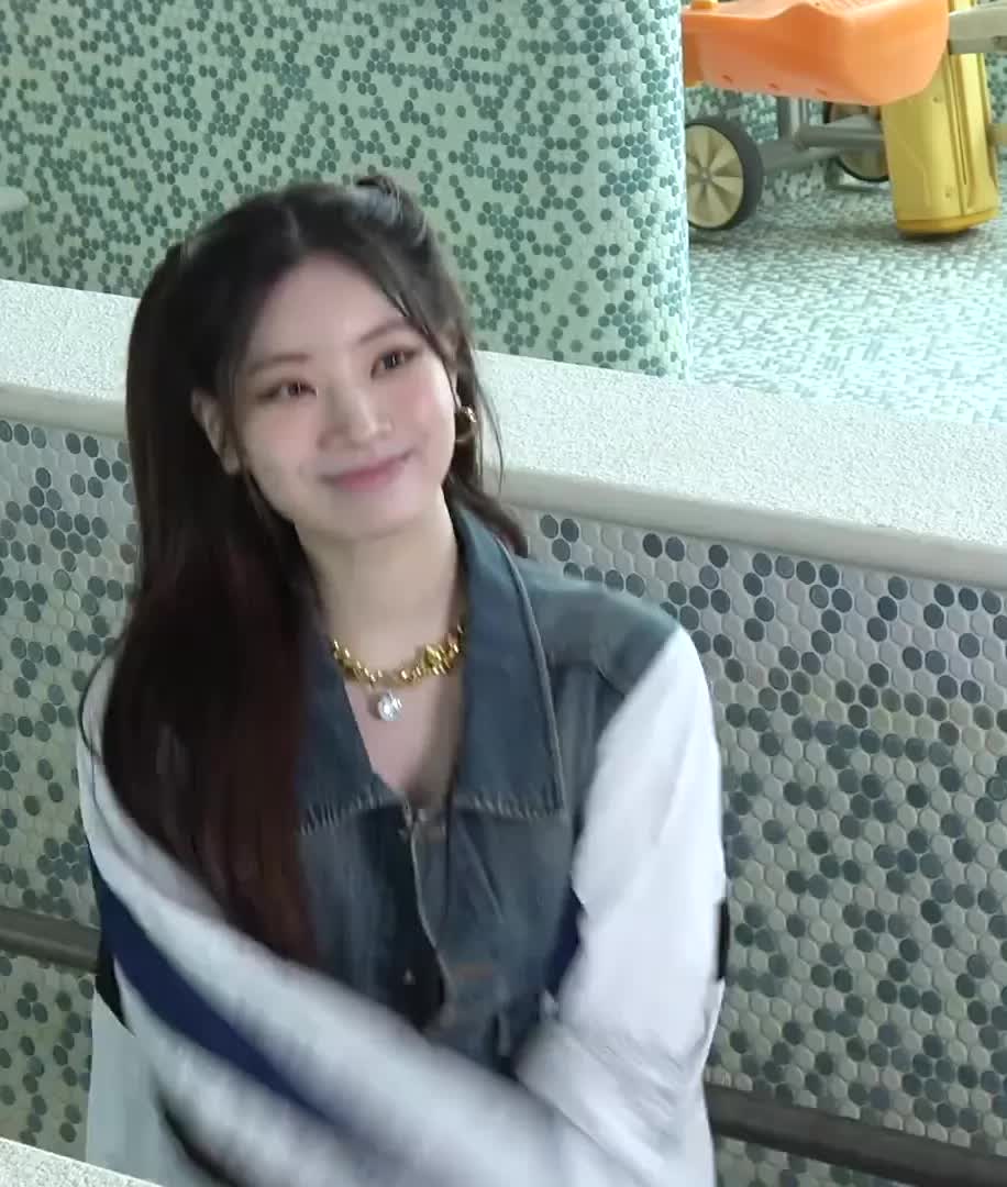 Dahyun - switch to me, various outfits | Scrolller