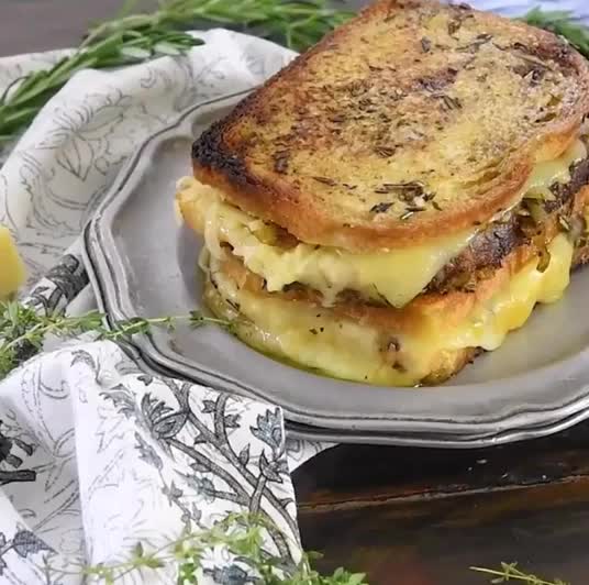 French Onion Cheese Melt | Scrolller