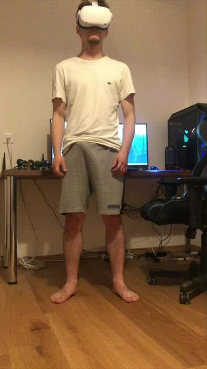 jerking off some more with my vr headset | Scrolller